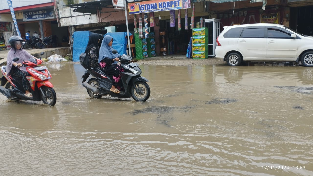 Jalan Nasional di Peureulak Aceh Timur Tergenang Air, Pemerintah ...
