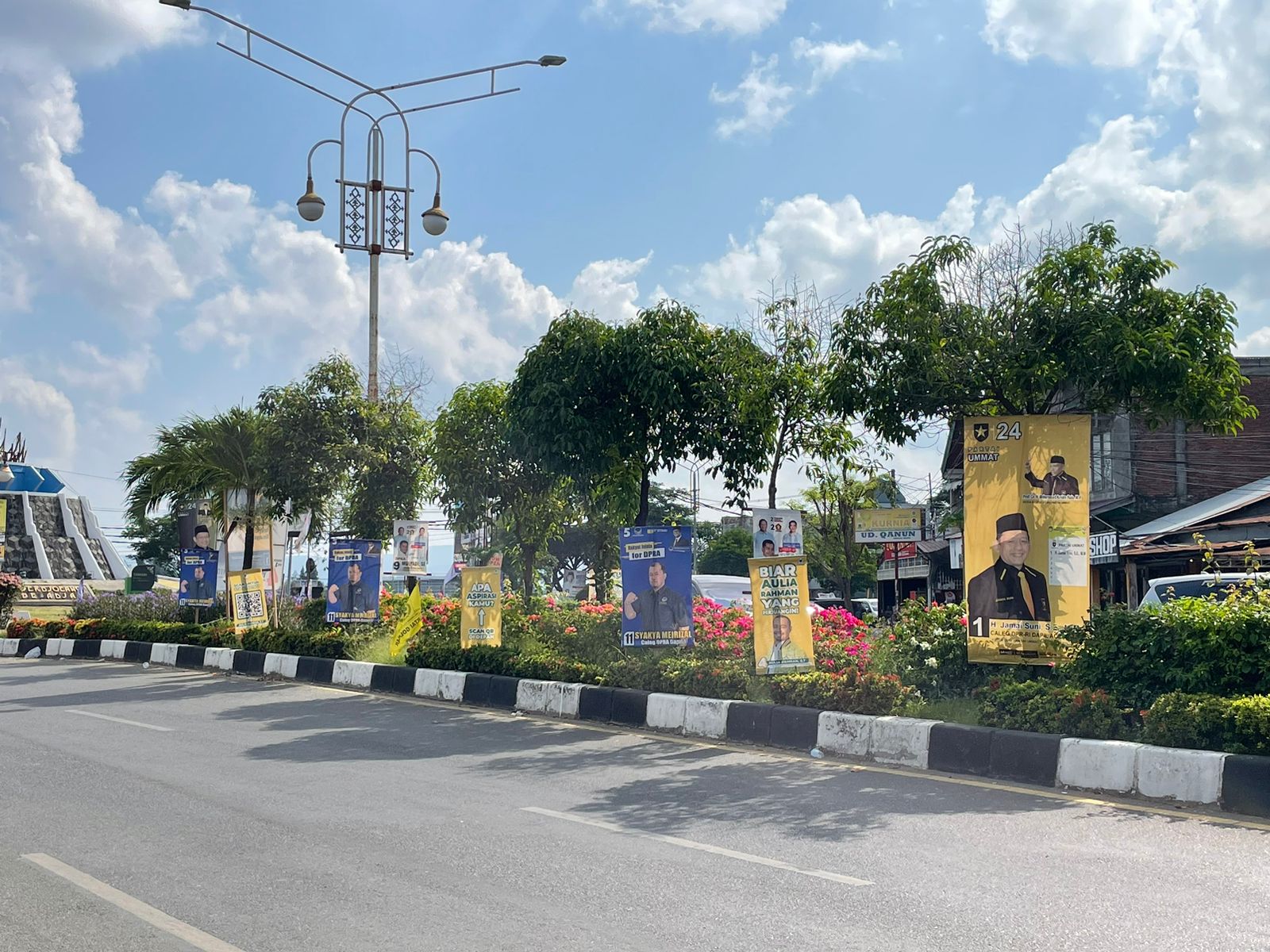 Ketua KIP Aceh Sebut Masyarakat Boleh Bongkar APK Caleg