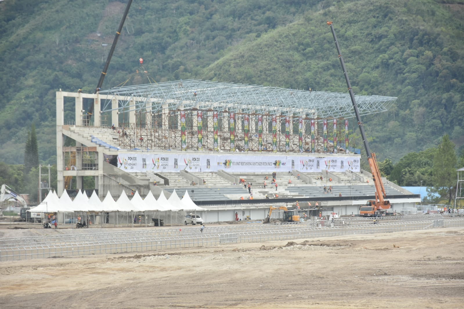 Jelang Pertandingan, Fasilitas Pendukung di Venue Pacuan Kuda Takengon ...