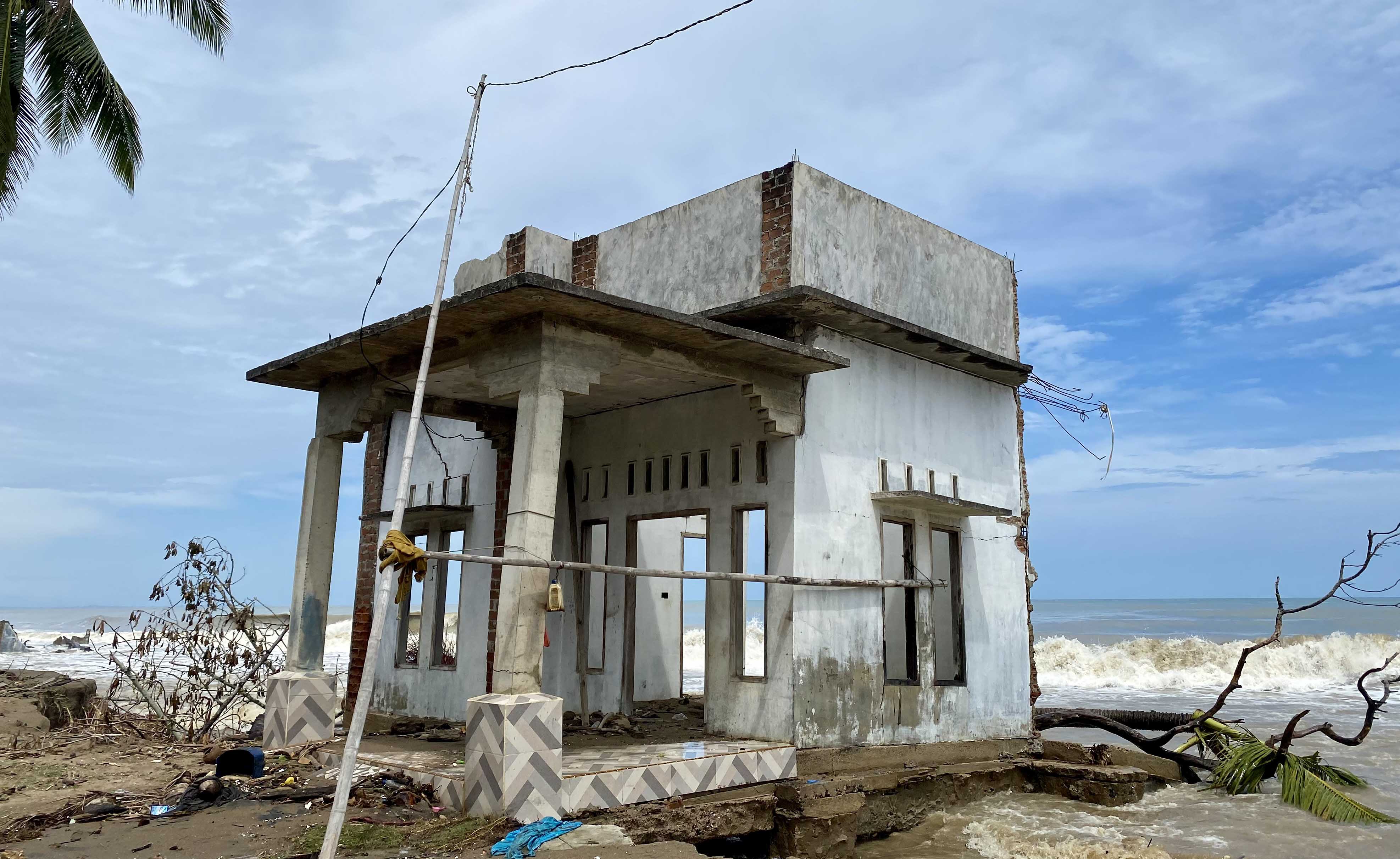 [FOTO] Lhok Puuk Aceh Utara Diterjang Abrasi
