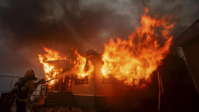 Kebakaran LA Belum Padam, 11 Titik Api Baru Muncul di California
