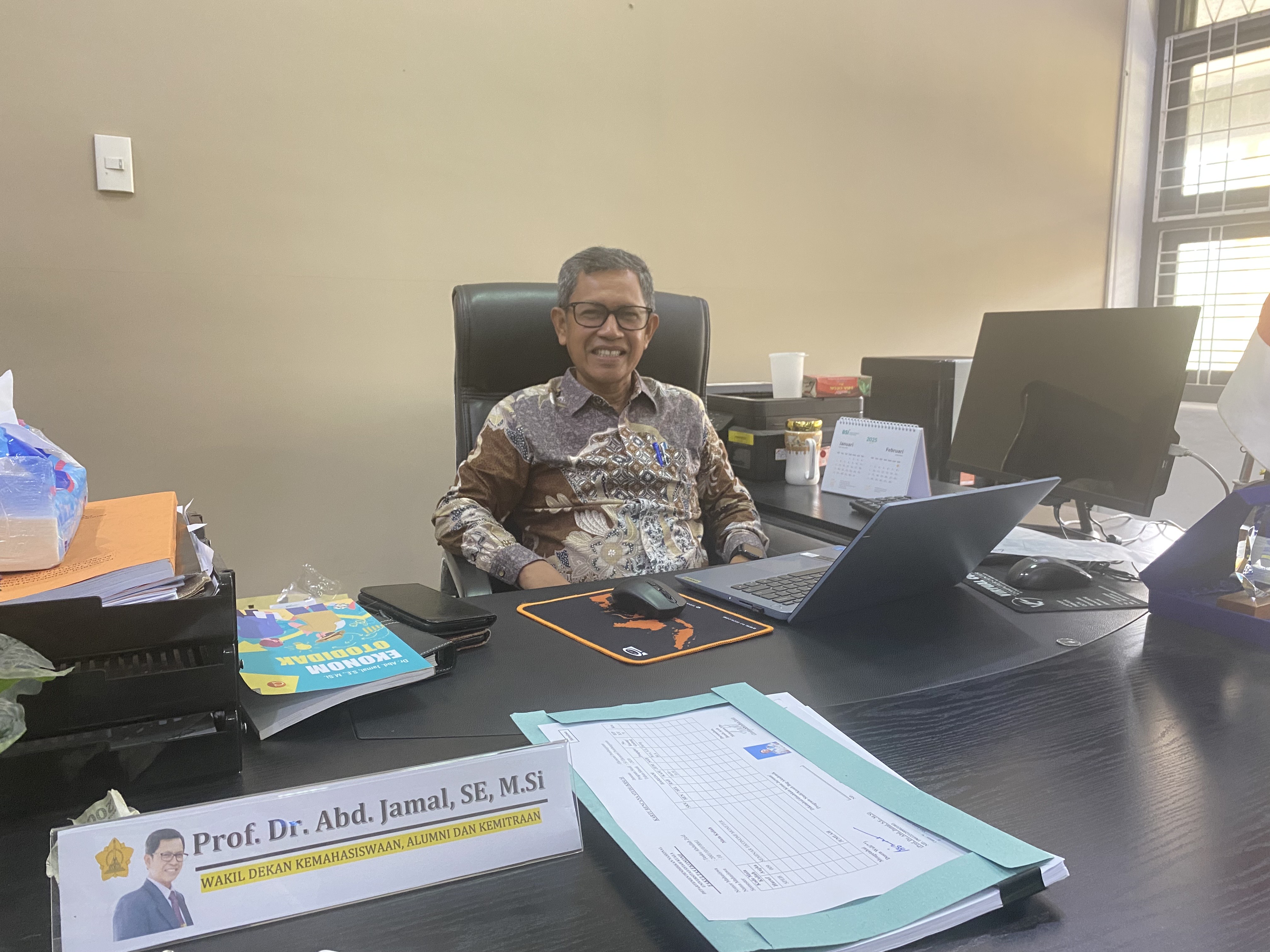 Akademisi: Barcode BBM Tak Efektif, Pajak untuk Mobil Mewah Bisa Lebih ...