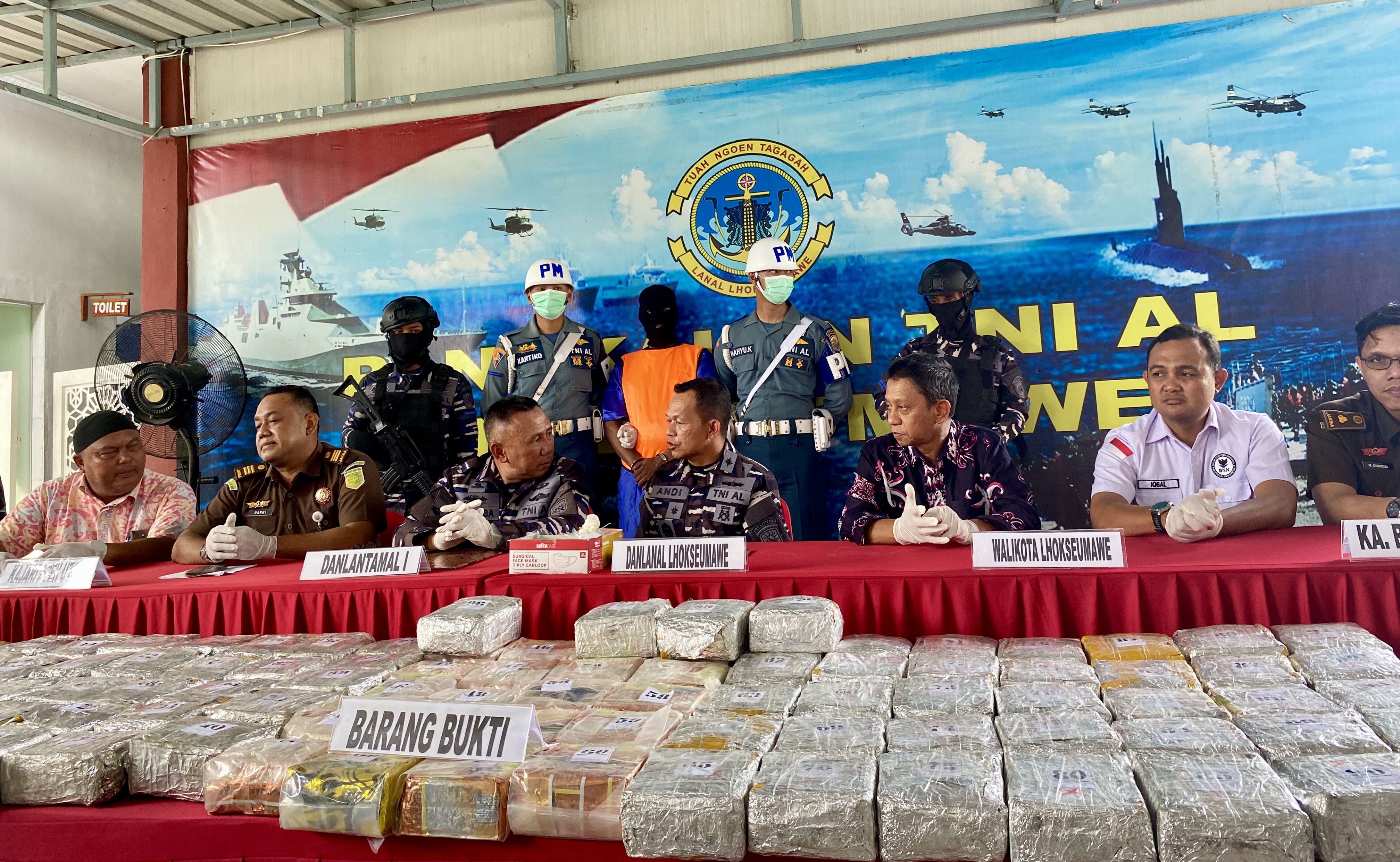 TNI AL Gagalkan Penyelundupan 100 Kg Sabu di Perairan Seunuddon, Satu Tersangka Ditangkap