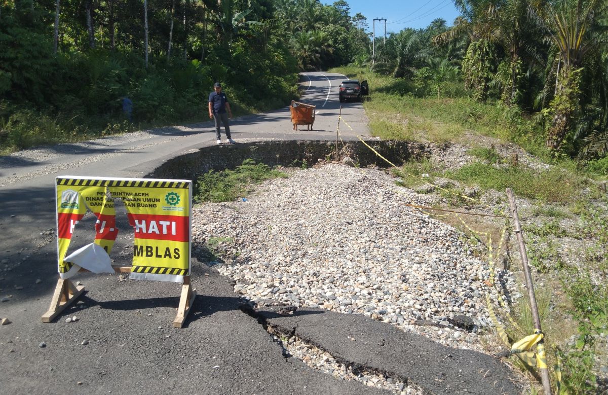 Jalan Lokop-Gayo Lues di Aceh Timur Nyaris Putus