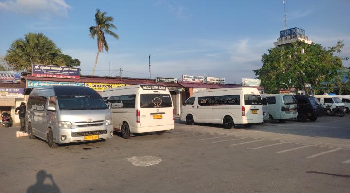 Tiket Minibus AKDP di Terminal Banda Aceh Habis Terjual