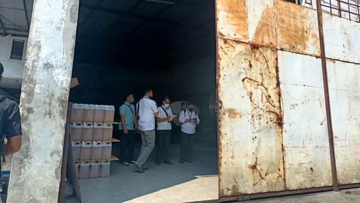 Gudang Migor Curah Jeriken 5 Liter di Jaksel Disegel Polisi