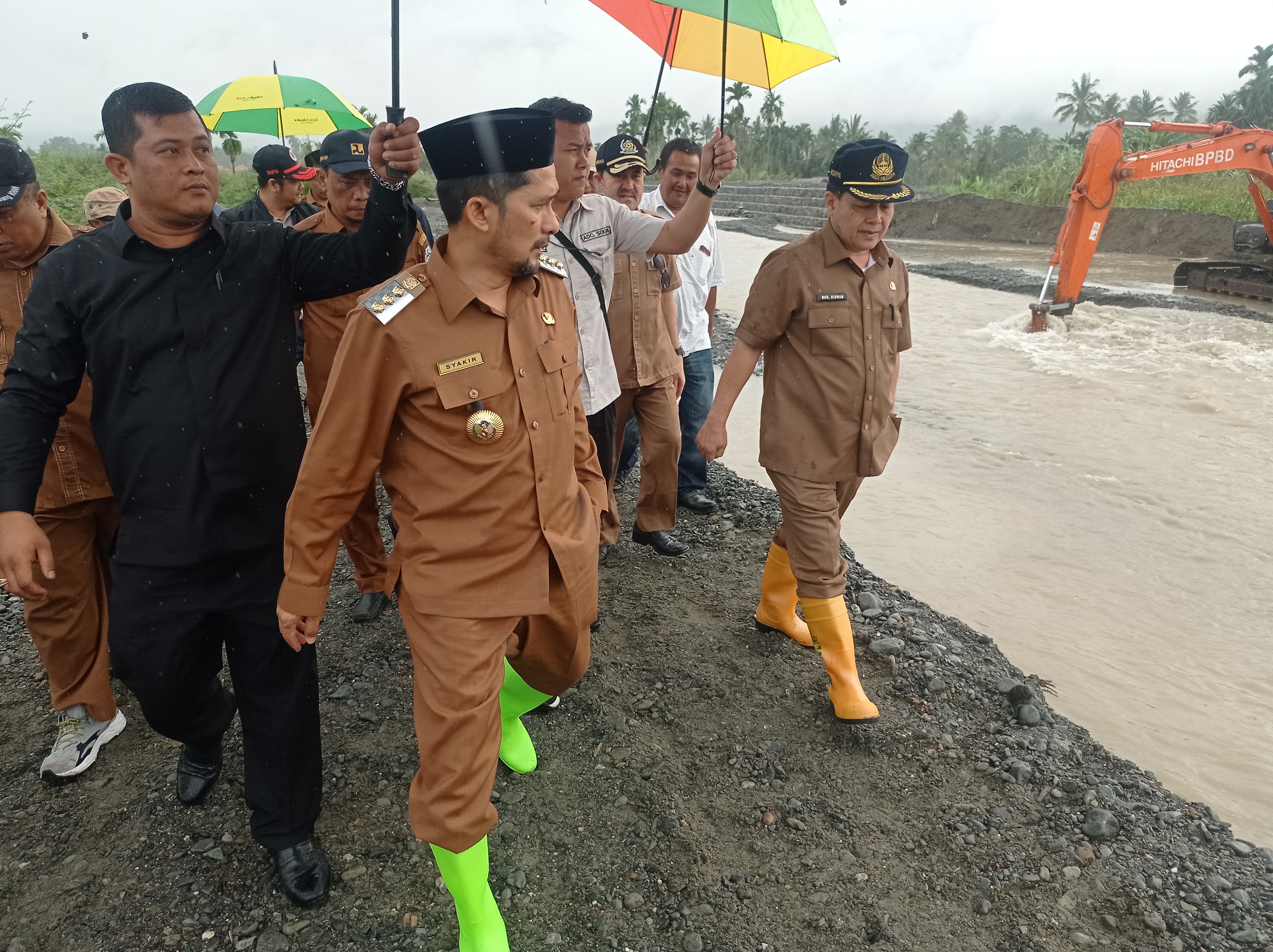Atasi Banjir Luapan, Pj Bupati Turunkan Alat Berat Normalisasi Sungai di Agara